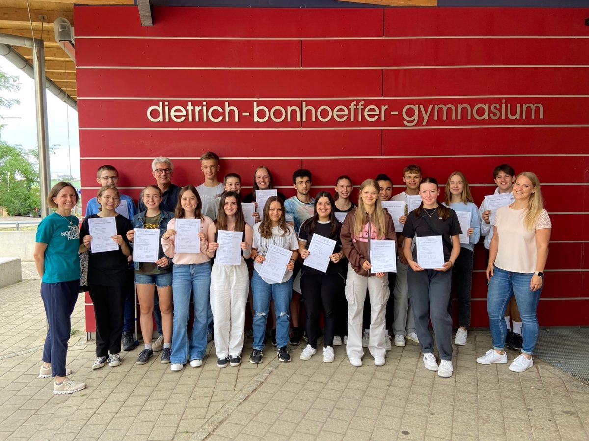 Offiziell B1 – DELF-Zertifikate der Klassen 10 – dietrich-bonhoeffer-gymnasium